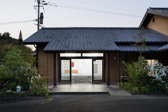 Maruhiro: A Japanese Pottery Shop With an Elevated Base Made From ...
