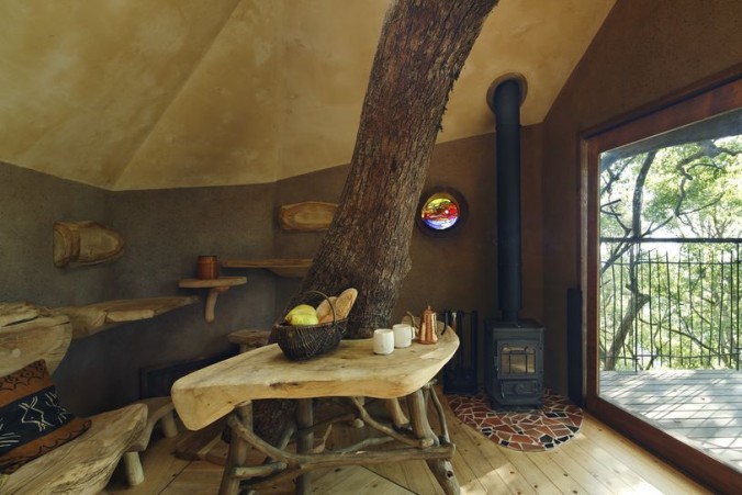 Japan’s Largest Treehouse is a Sprawling Structure Built Around a 300 ...