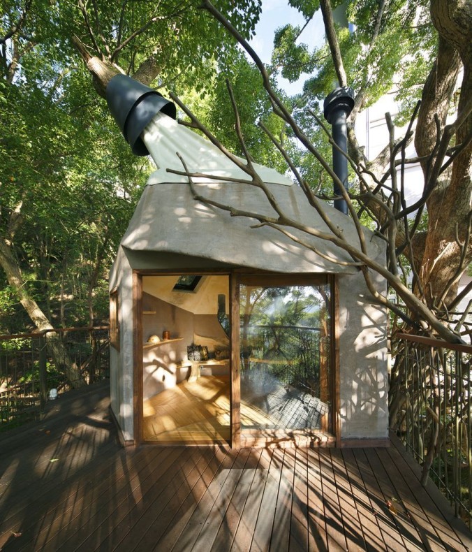 Japan’s Largest Treehouse is a Sprawling Structure Built Around a 300 ...