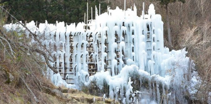 Japanese Plumber Creates Handmade Waterfall of Ice in His Backyard ...