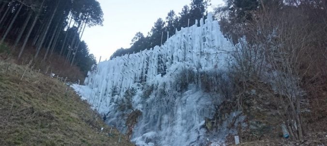 Japanese Plumber Creates Handmade Waterfall of Ice in His Backyard ...