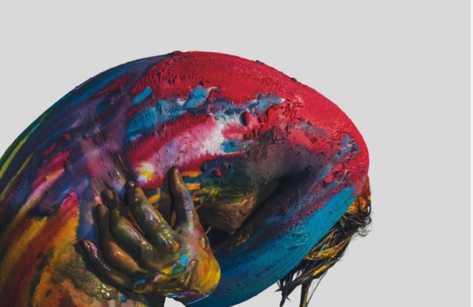 Kanako Shintaku Covers Her Body in Paint to Create Surreal Portraits ...