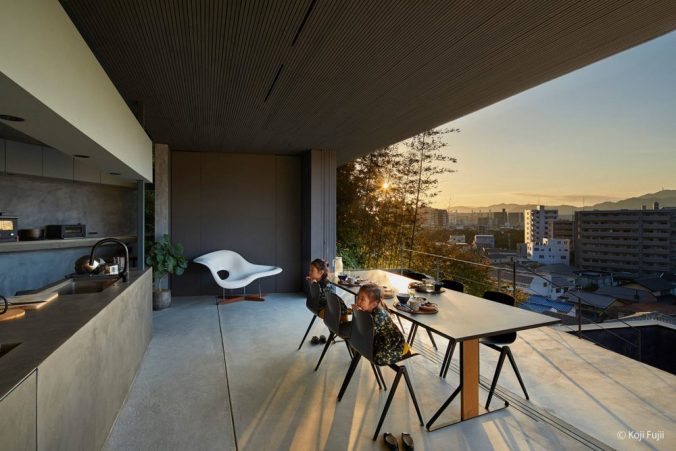 Boxes Stacked on the Side of a Cliff Form this Home in Hiroshima ...
