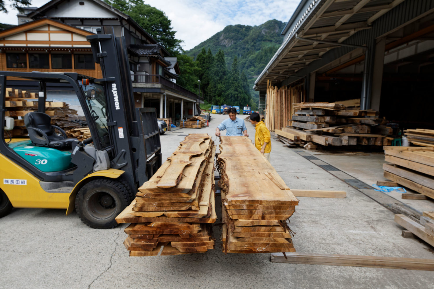 A Wooden Cabin Constructed Locally in the Mountains of Japan Using a 3D ...