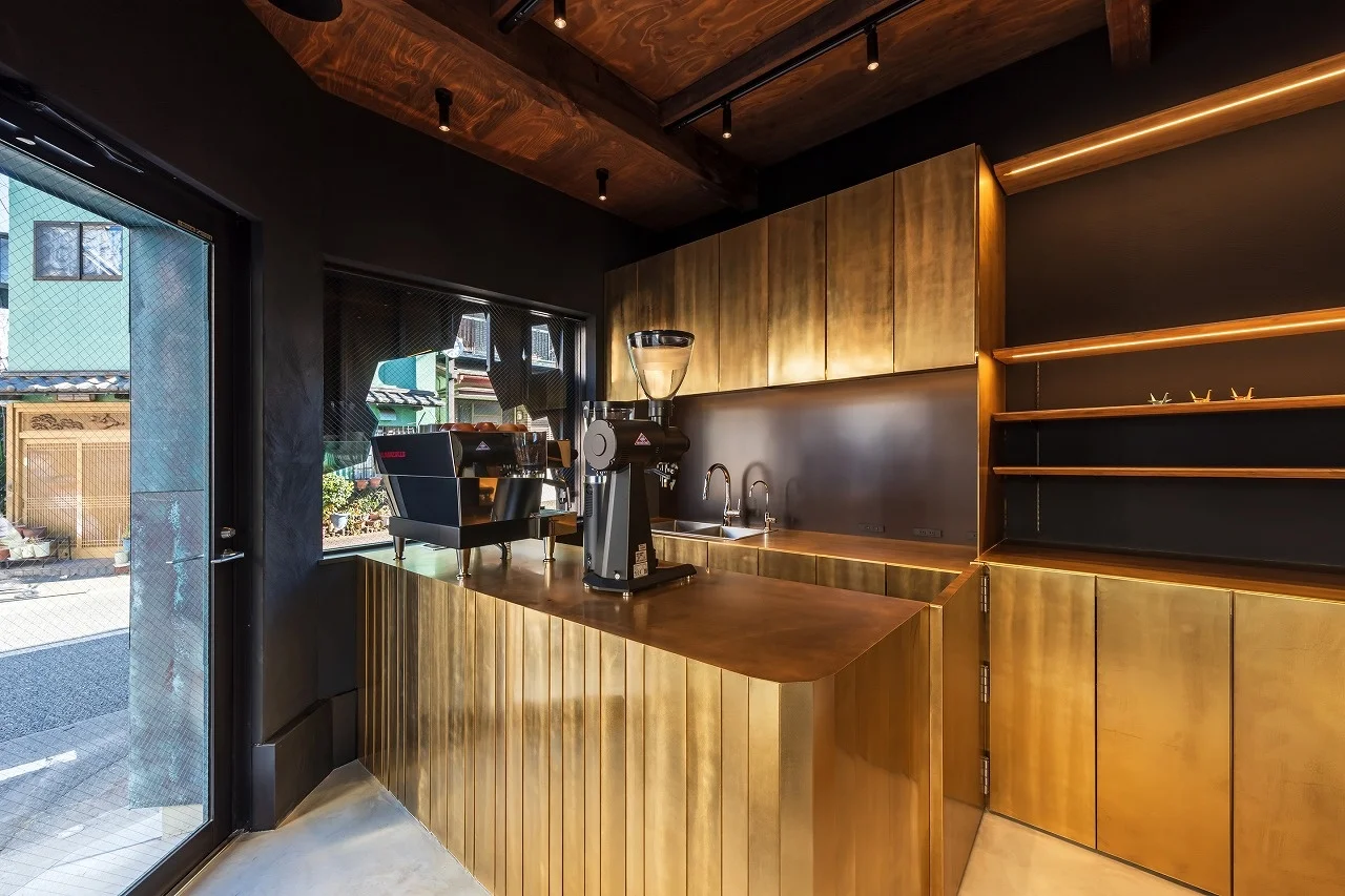 Wakuni Cafe: New Tokyo Cafe Made from 700 Bronze Plates Salvaged from ...
