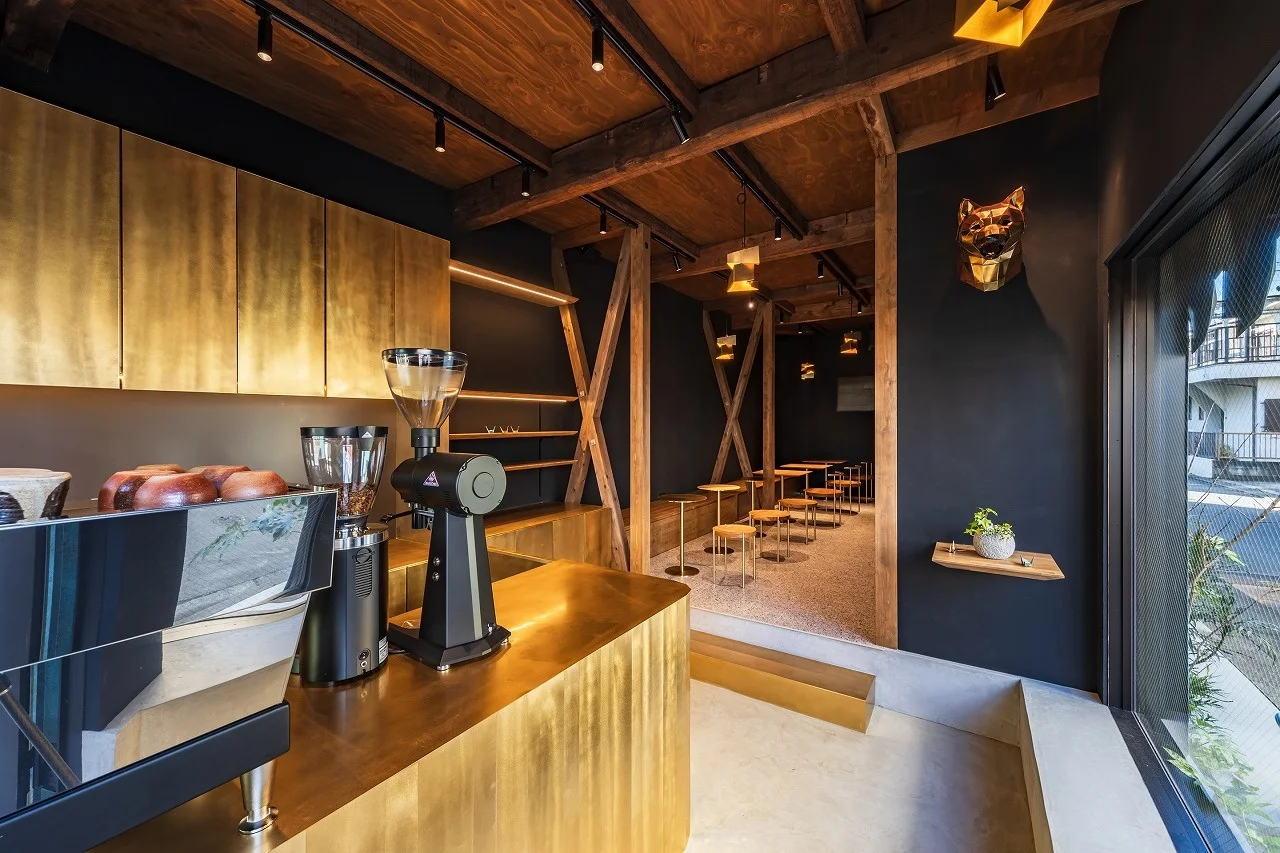 Wakuni Cafe: New Tokyo Cafe Made from 700 Bronze Plates Salvaged from ...