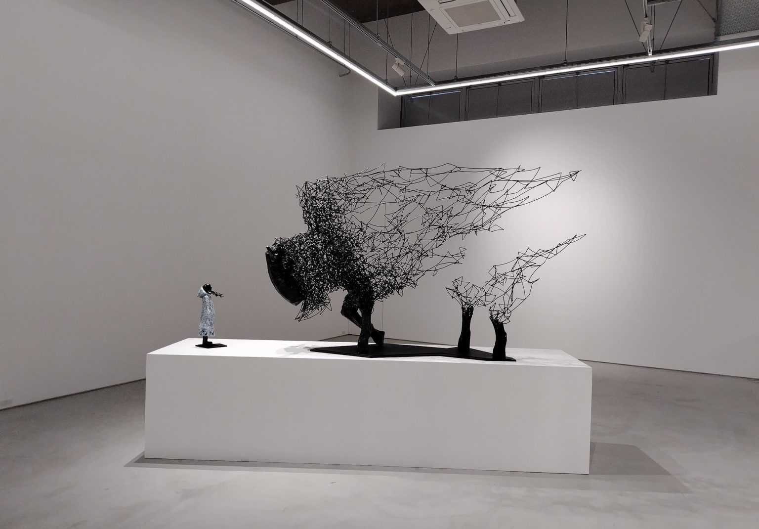 Tomohiro Inaba Invites Viewers to Complete the Story of His Sculptures ...